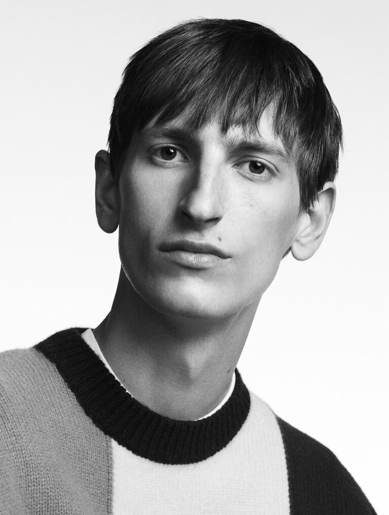 자라, ‘스튜디오 니콜슨+자라 컬렉션’ 공개 – heyPOP