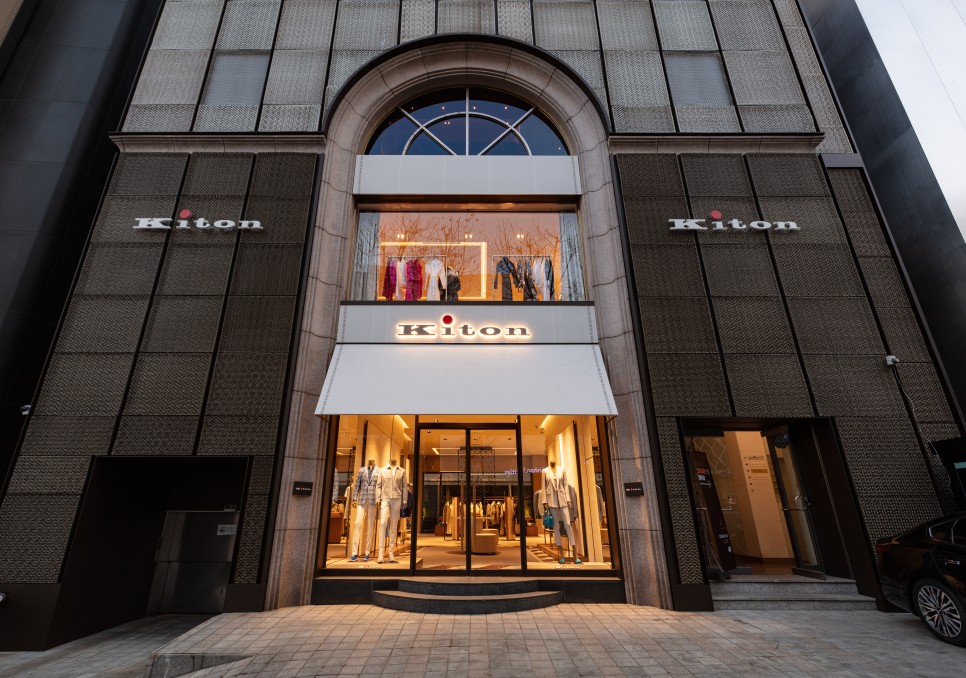 청담동에 오픈한 새로운 플래그십 부티크 2 – heyPOP