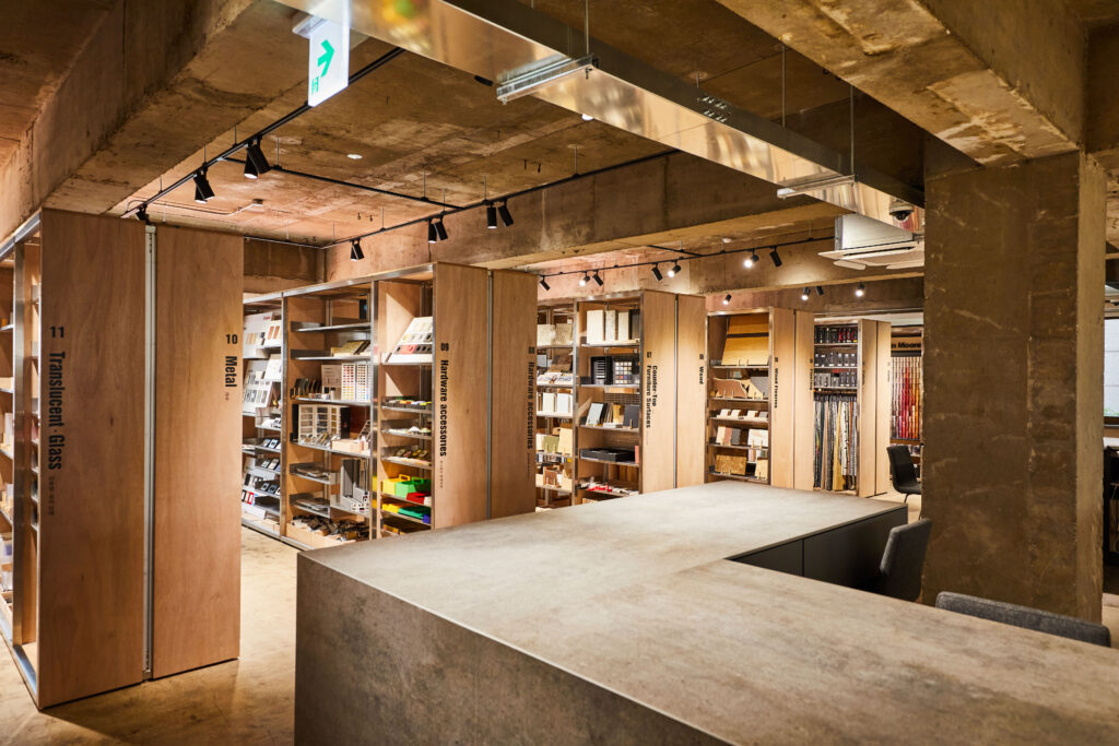 8번의 계절 8개의 스토리, 윤현상재 EXP: 8Seasons ① - heyPOP