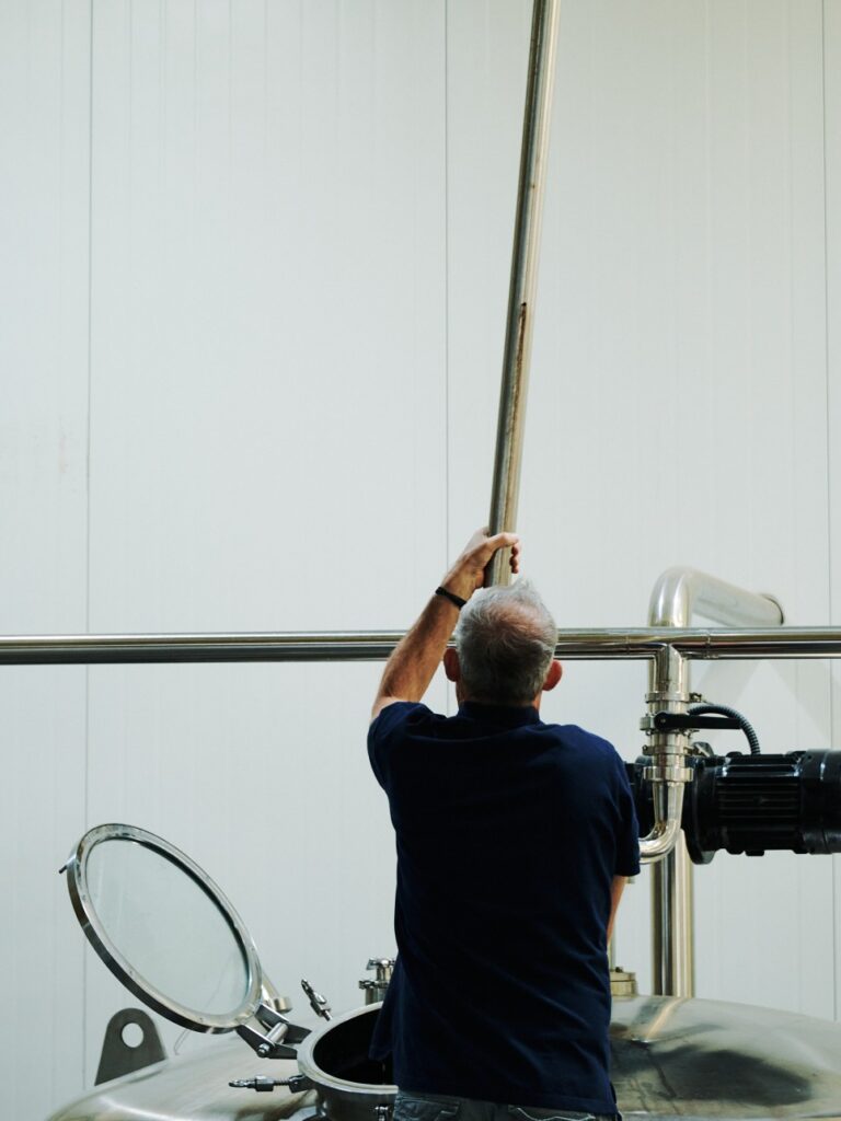 우리는 한국에서 위스키를 만든다, 쓰리소사이어티스 ① - heyPOP