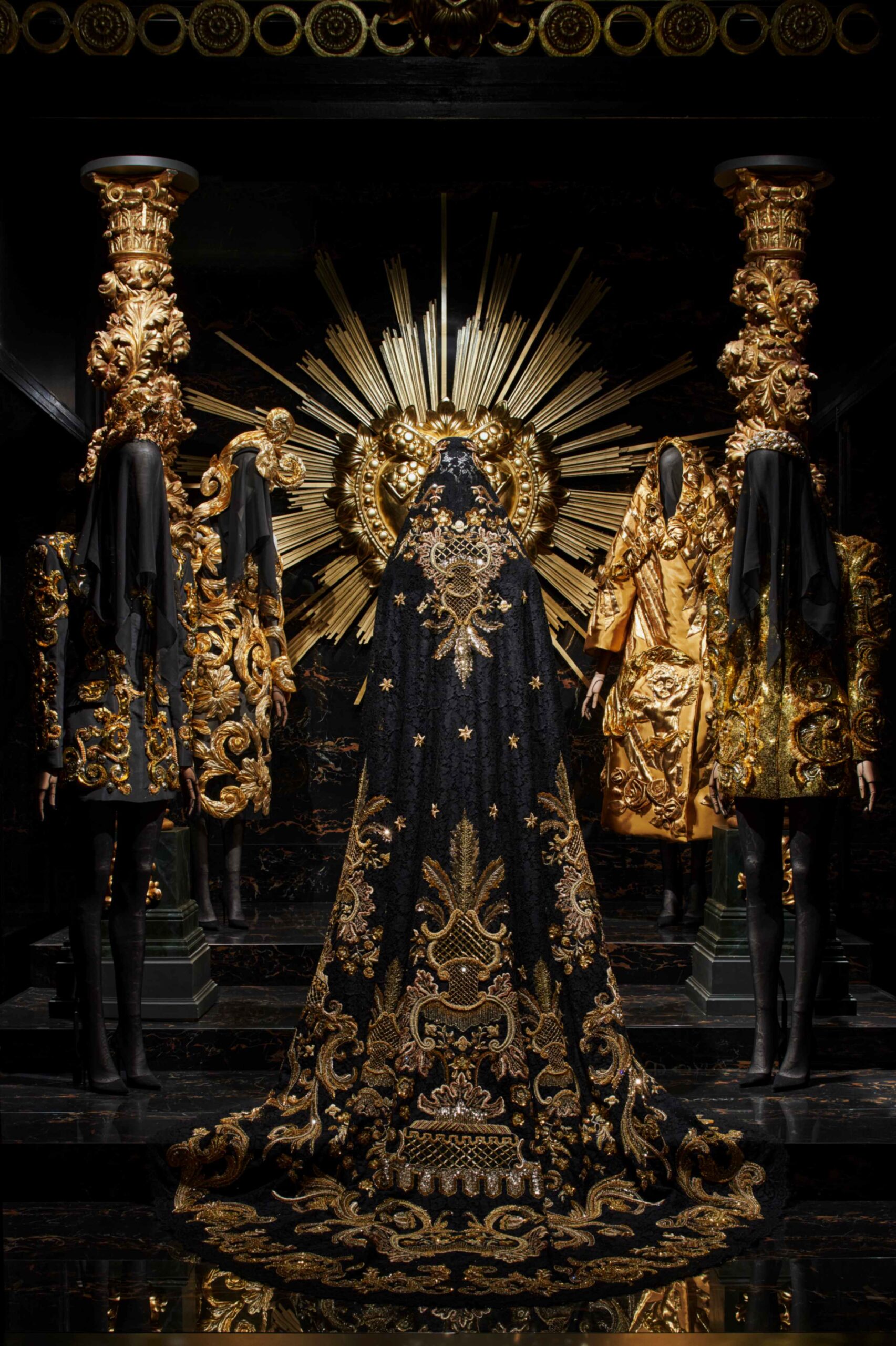 돌체앤가바나, 브랜드 최초의 전시 연다 – heyPOP