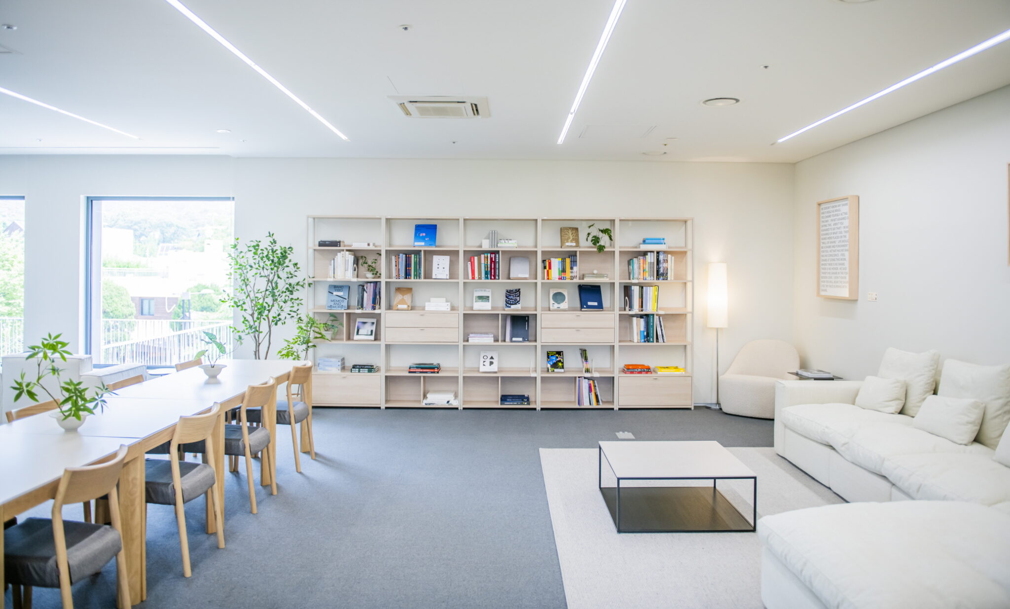 통창 너머 녹음 가득한 라운지로 – heyPOP