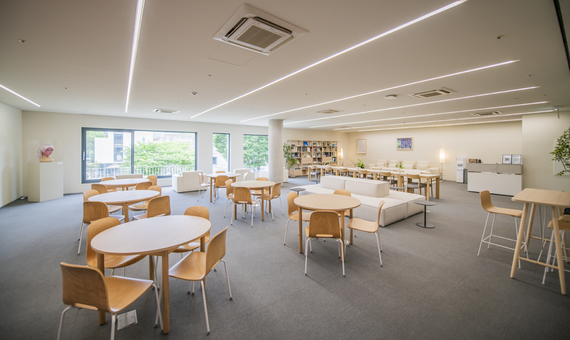 통창 너머 녹음 가득한 라운지로 – heyPOP