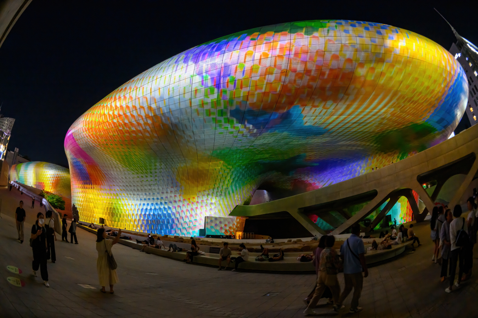 DDP가 초대형 미디어아트로 물드는 시간 – heyPOP