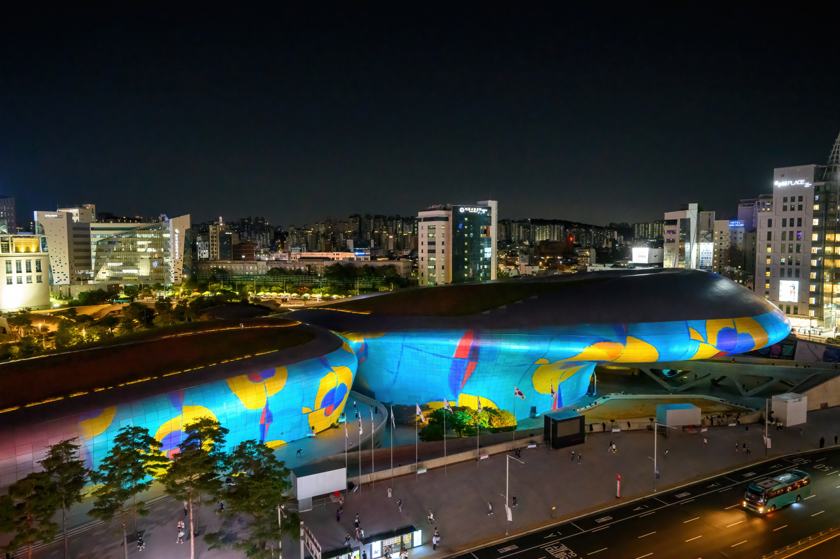 DDP가 초대형 미디어아트로 물드는 시간 – heyPOP