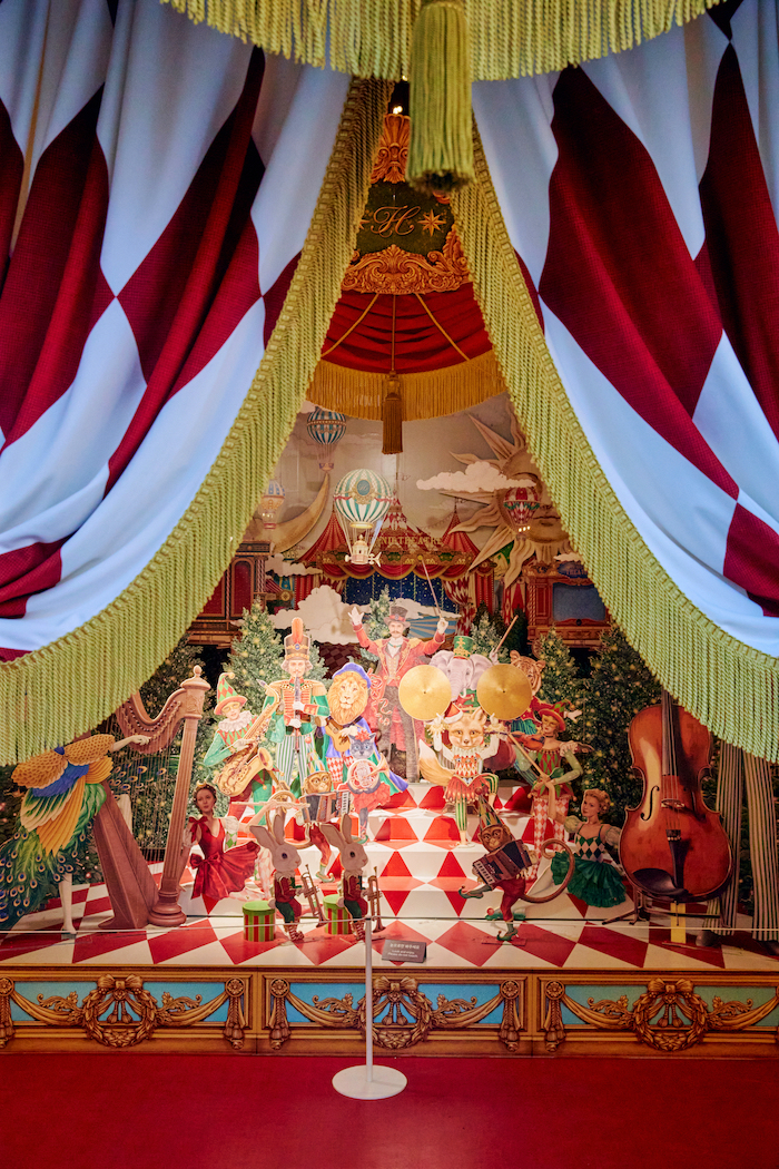 일 년간 준비하는 화려한 쇼, 더현대 서울 크리스마스 팝업 ① – heyPOP