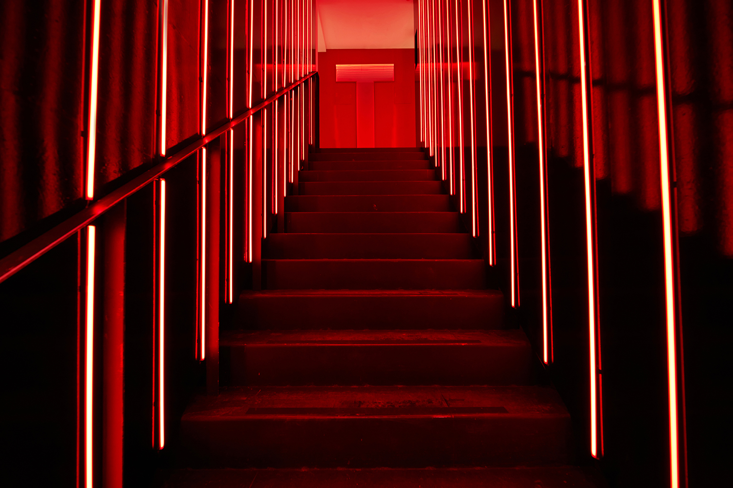 AHC의 남다른 보법, 이들이 게임 콘셉트 팝업을 선보인 이유 – heyPOP